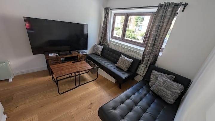 Private Studio Apt. Zone 2 (15m Train Central Ldn) - London