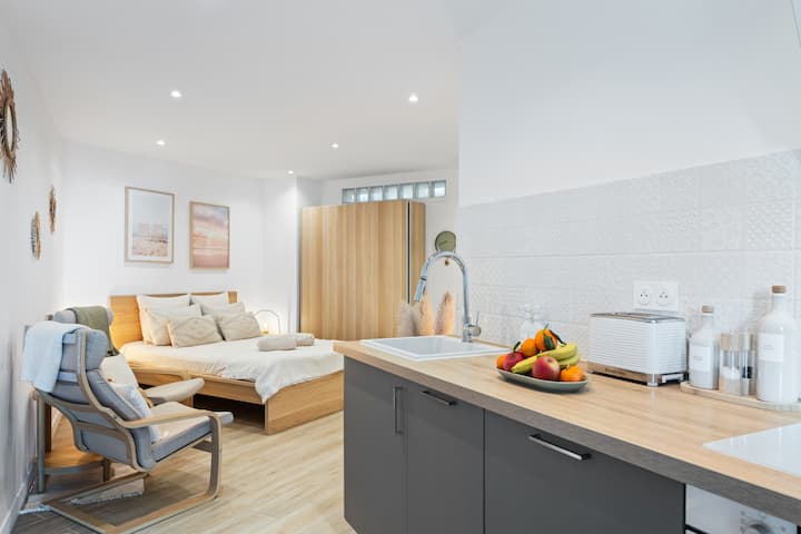 Seafront Cozy Appt Cros De Cagnes
Wifi-a/c-netflix - Cagnes-sur-Mer