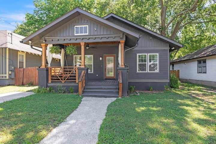 Cozy Bungalow Near Mercedes-benz + Beltline - Atlanta, GA