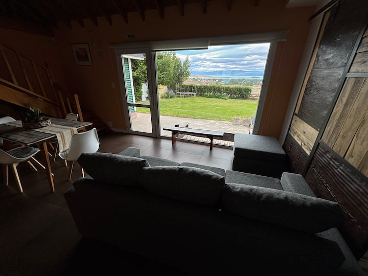 Spacious Home With Lake View And Indoor Grill - El Calafate
