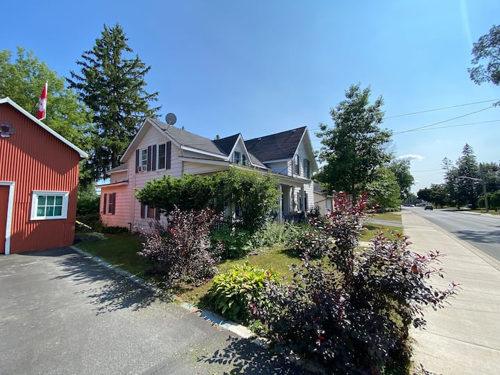 Dundas Street Home - Napanee