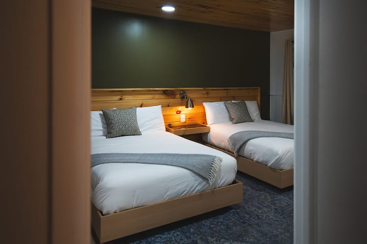 Two Double Room - Walk To Main St + Lake Placid - Lake Placid, NY