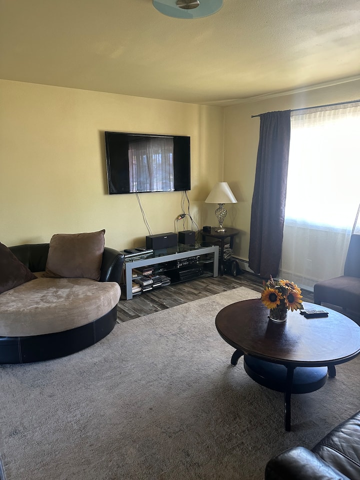 Forget Me Not Home By Airport Upstairs With Deck - Anchorage, AK