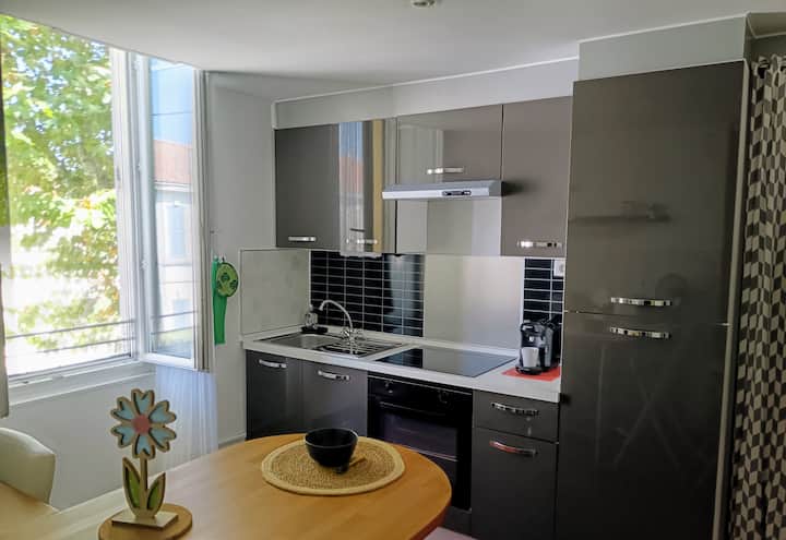 T2  47 M 2 Calme  Climatisé 
Stationnement Gratuit - Salon-de-Provence