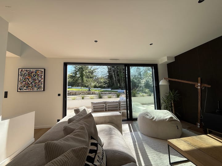 Maison Avec Piscine Au Pied Du Bois De Bahurel. - France