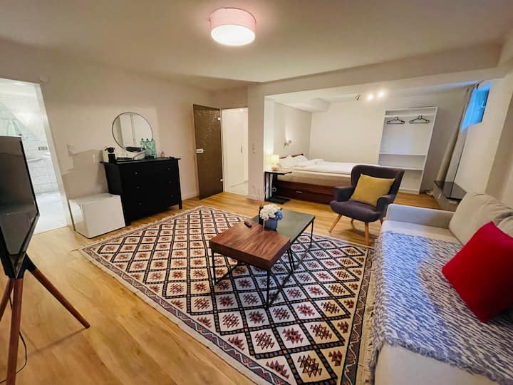 Bedroom With Private Bathroom - Quickborn