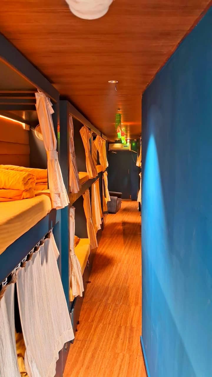 Sinhassan Dormitory Hostel Juhu - Mumbai