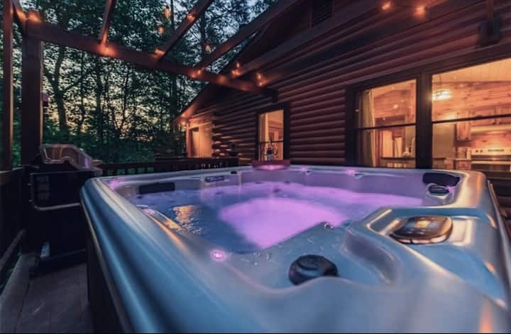 Secluded Cabin In The Woods |Cozy Romantic Retreat - Ellijay, GA