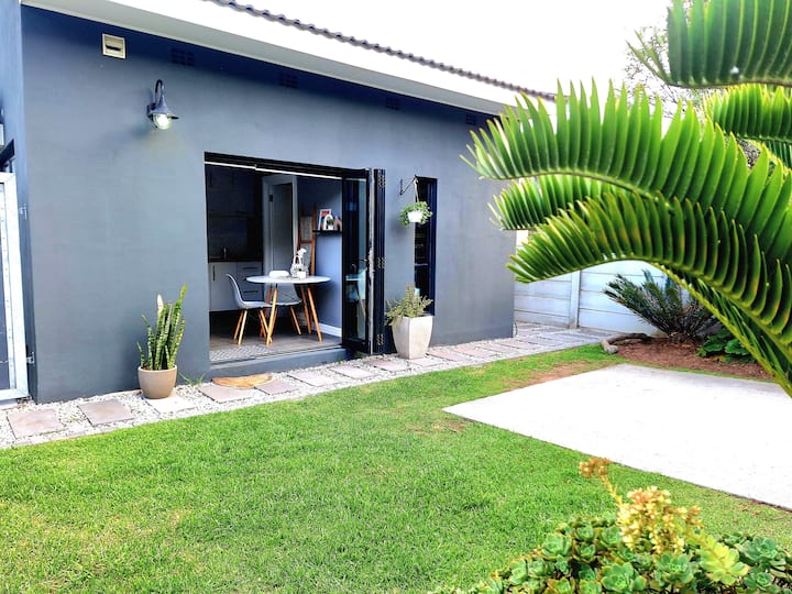 Tiny Home | Private | Cozy | Pet Friendly - Gqeberha