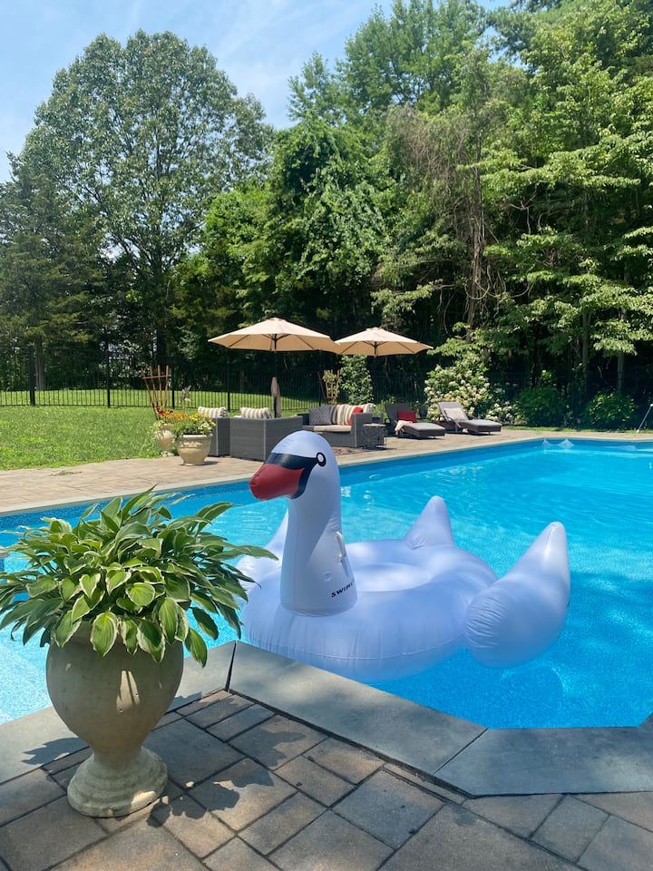 King Bed W Large Outdoor Areas - Rhinebeck, NY