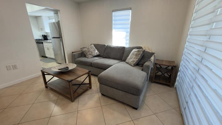 Modern Sun N’ Lake Villa - Self Check-in - Sebring, FL