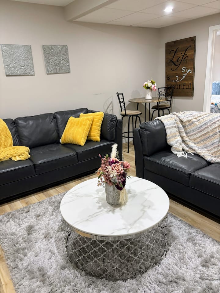 Modern 2 Bedroom + Den In Prariepointe Winnipeg - Winnipeg