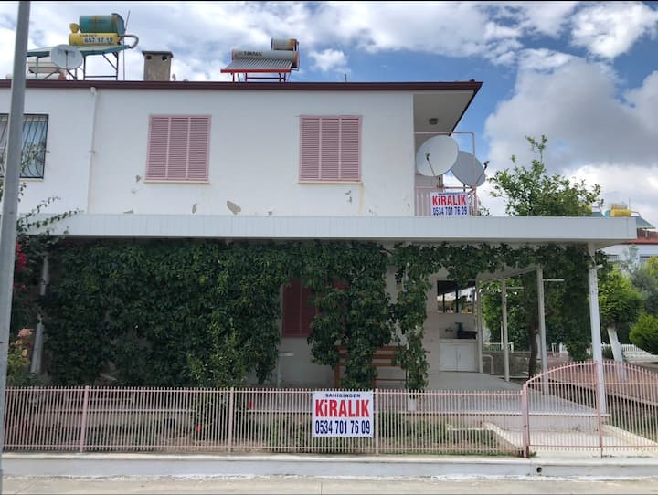 Kuşadası Avm Yakınında Sahile 200 Metre Müstakil - Davutlar