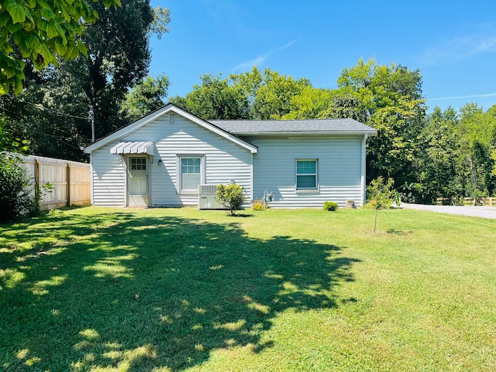 Peaceful Blue House With A View - Melton Hill Lake, TN