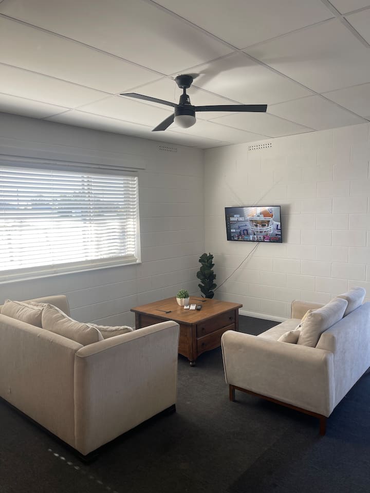 Cbd Apartment - Wifi - Balcony - Broken Hill