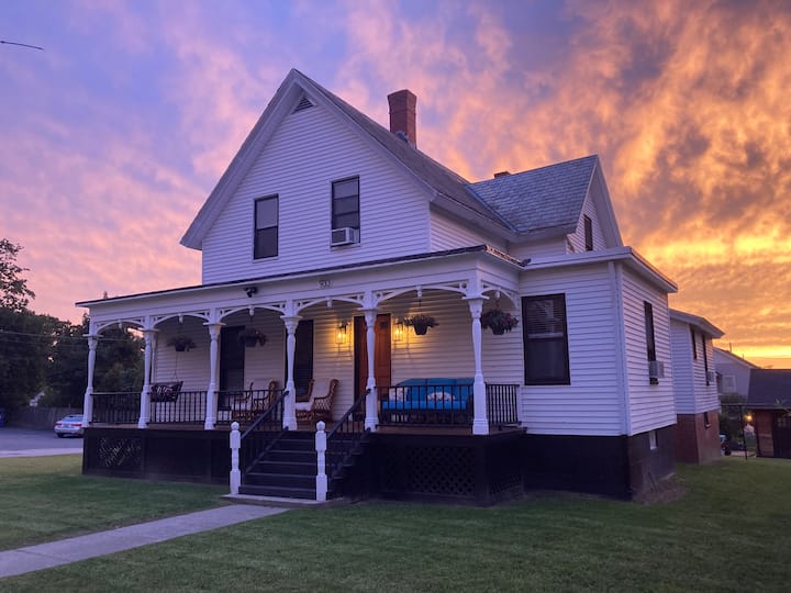 John Clarke House- 1870- 1st Floor 3 Bedroom 6 Bed - Bristol, RI