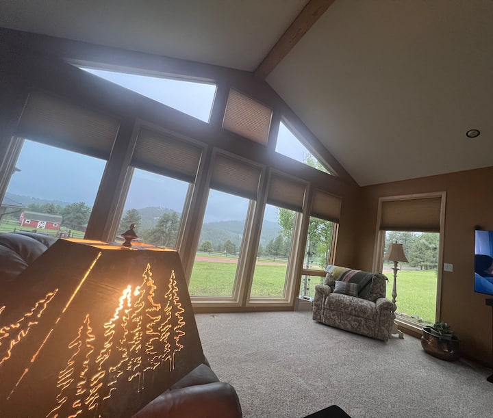 5 Star Updated Mountain Retreat/close To Red Rocks - Evergreen, CO