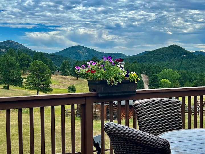 Private 4 Acre Gem Big Views Near Red Rocks 5 Star - Evergreen, CO