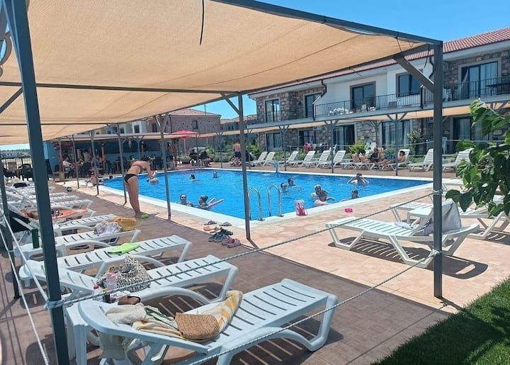 Küçük Köy De Yüzme Havuzlu  Güvenli Tatil Evi - Ayvalık