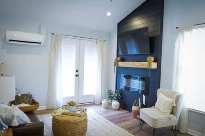 Spacious Cabin - Fire Pit- Pet Friendly - Front Royal, VA