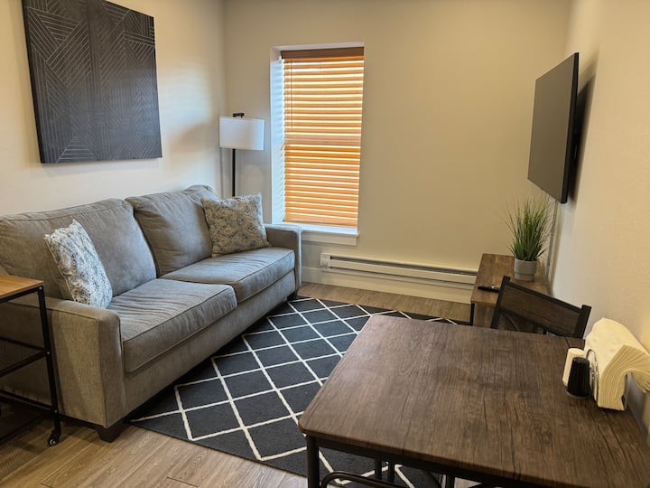 Newly Remodeled One Bedroom  - Pet Friendly - 그렛 팔스