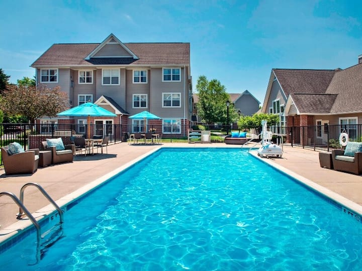 Relax And Recharge! 2 Modern Units, Full Kitchen - Bethlehem, PA