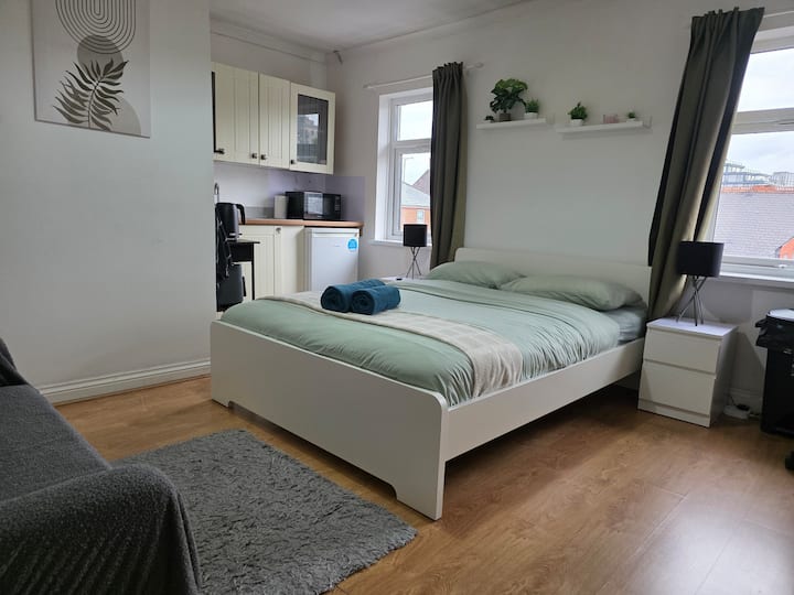 Private Studio | Walk To Station, Oracle & Rbh - Reading