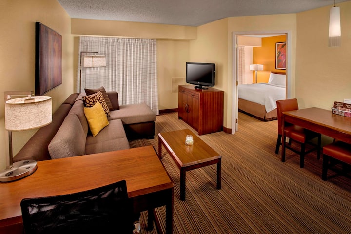Comfort And Convenience! Full Kitchen, Parking - Bethlehem, PA