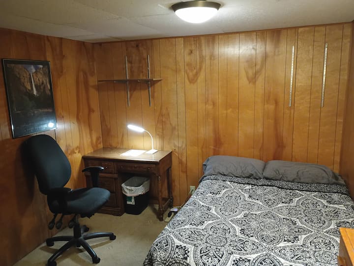 Simple Room - Lakewood, CO