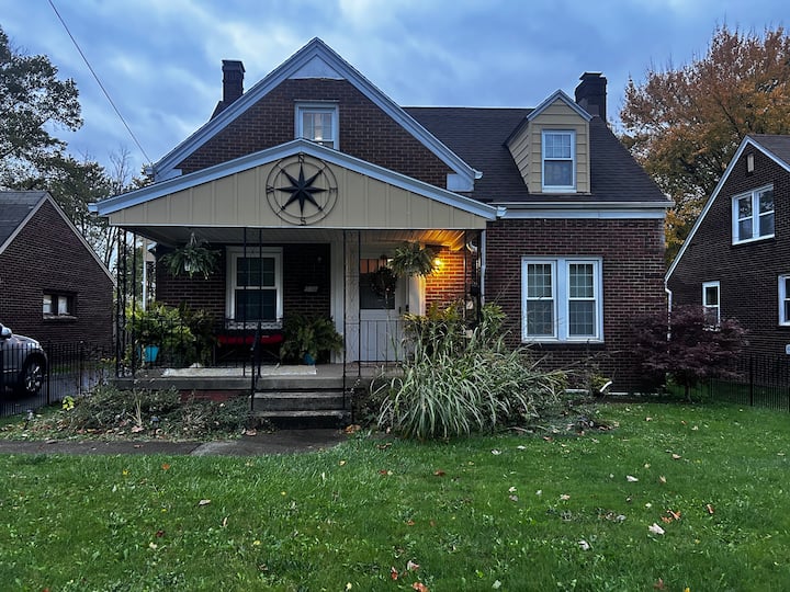 The Cottage At Campbell
8 Guests/4 Rooms - Youngstown, OH