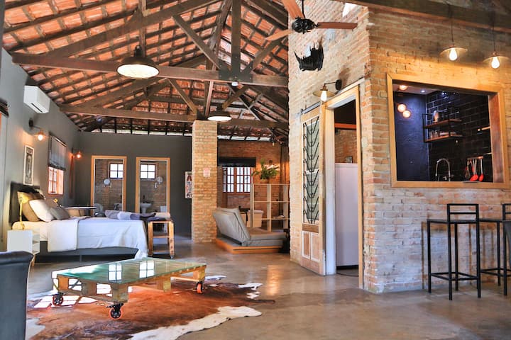Loft Industrial De Cinema: Conforto E Privacidade - Santo André