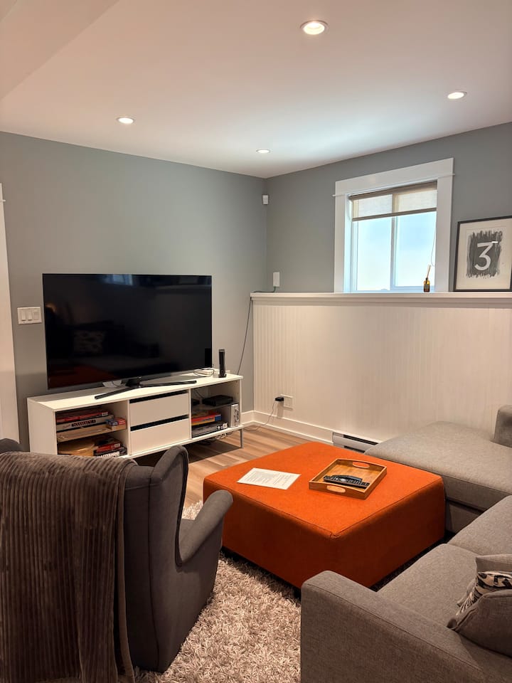 Large Studio Suite In The Heart Of Little Italy - Vancouver