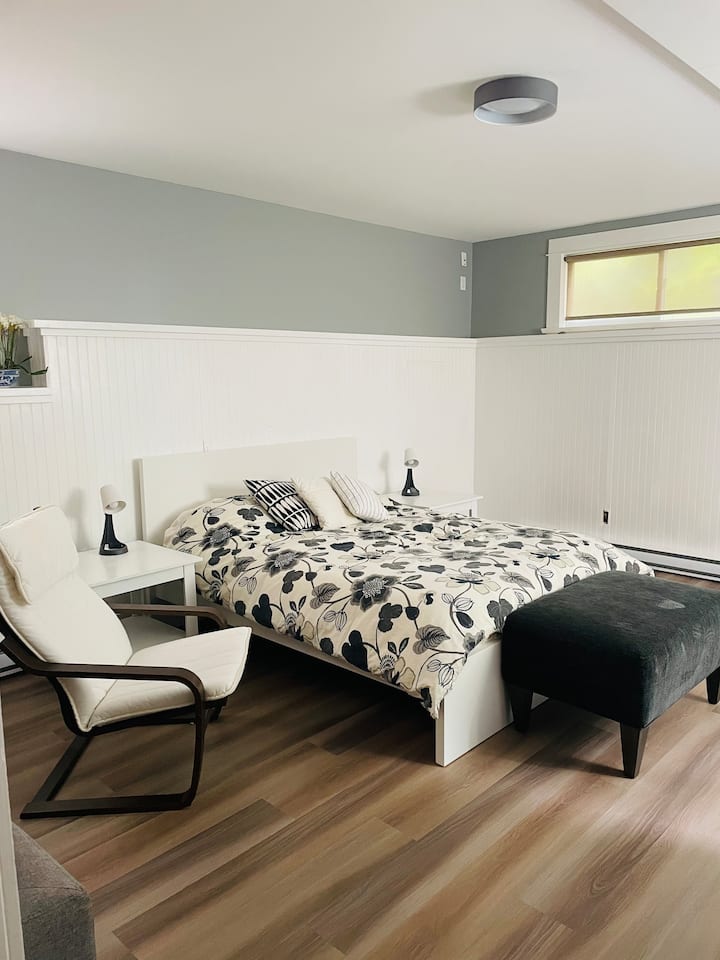 Cozy Studio Suite In The Heart Of Little Italy - Vancouver