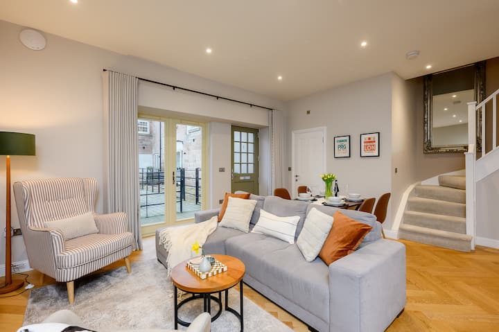 Courtyard Escape - Sleeps 5,free Parking, Wi-fi - Harrogate