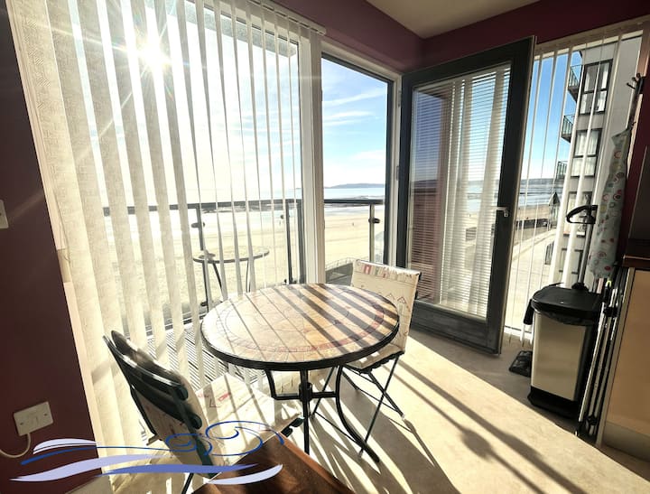 One-bedroom, Seafront Apartment With Balcony - Swansea