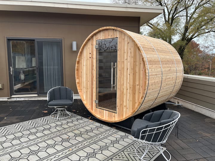 Sauna • Modern • 2 Blocks To Beach • Game Room - Portage, IN