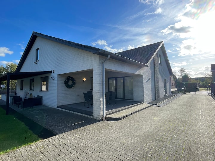 Ruime Villa 6p•terhills•speelkelder & Tuin•villa35 - As