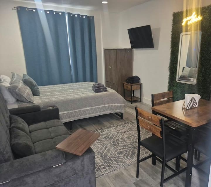 Bright & Beautiful Studio By Miami Airport Apt 2 - Westchester, FL