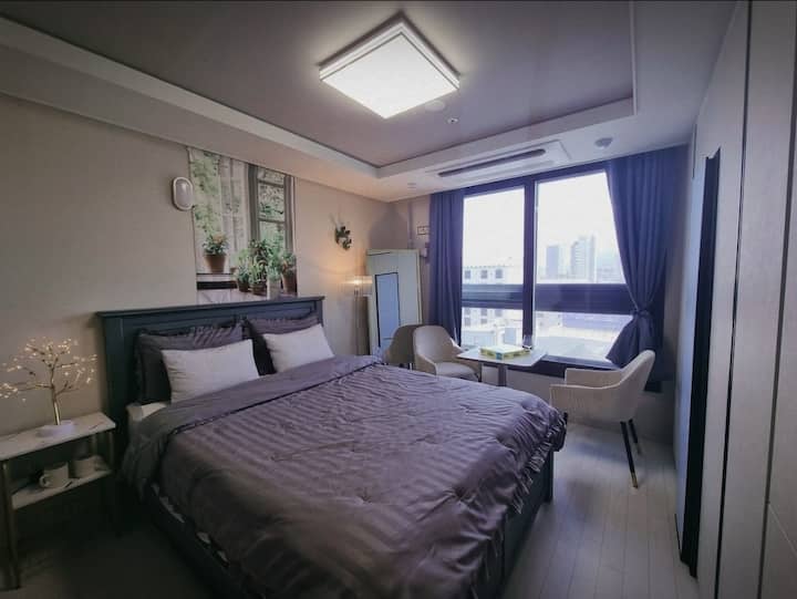 Ll M House Ll 중앙로1분 꿀잠침대보장  암막커튼 스타일러 비데 휴식맛집 - Daegu