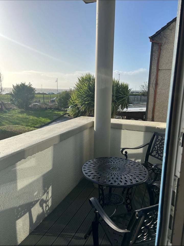 Salthill 2 Bed Apartment With Ocean View - Oranmore