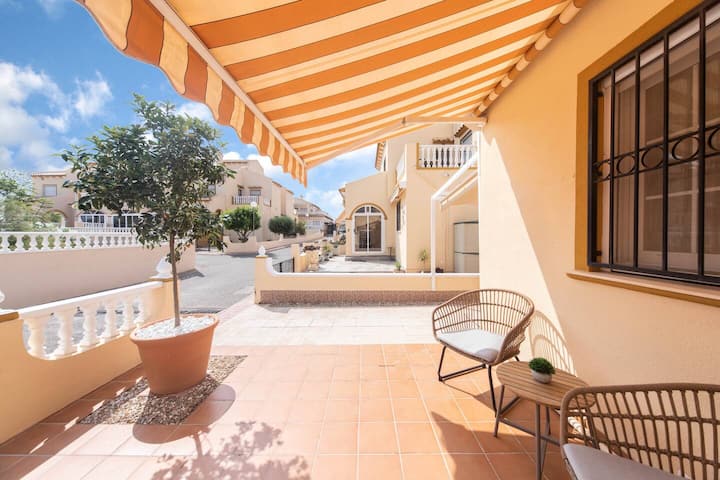 Modern 3-level Stay | Rooftop Solarium + Parking - Cabo Roig