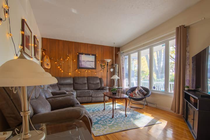 Maison Cosy – 6p – Centropolis & Carrefour Laval - Montreal