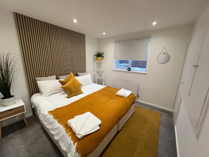 City Centre, Free Parking, Long Stay Available - Nottingham