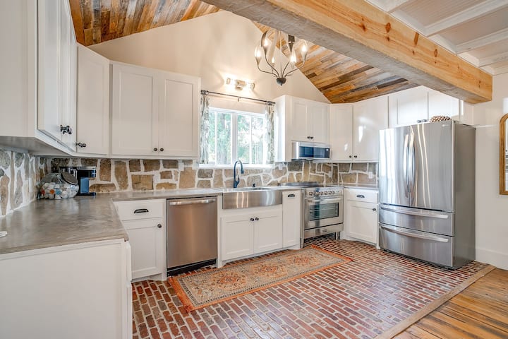 Beautiful Historic 3br Home Downtown Granbury - Granbury, TX