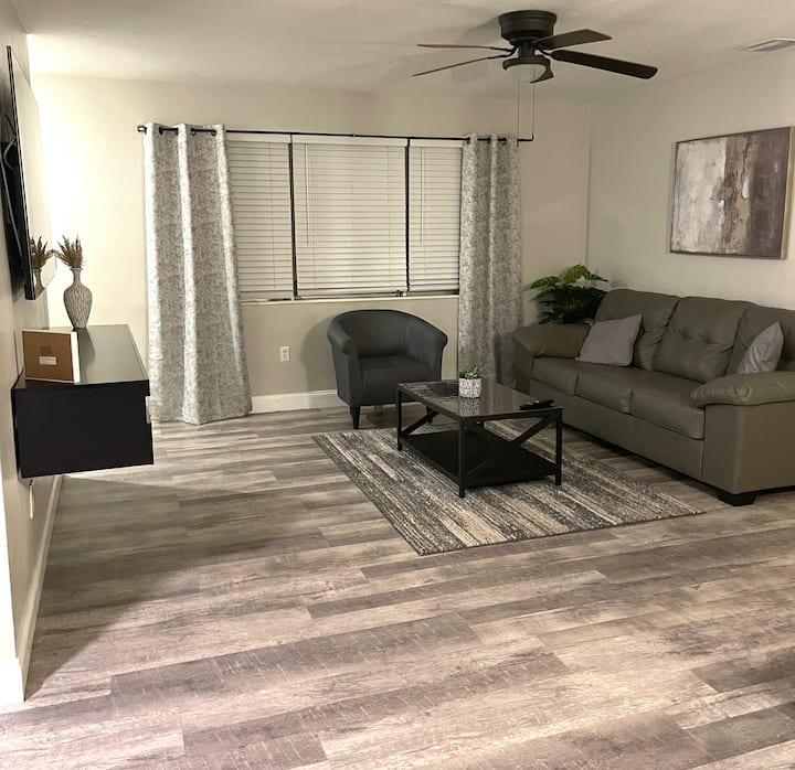 Tropical Getaway - Pembroke Pines, FL