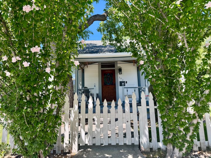 Historic Spacious Gem • 25 Min To Tahoe - Carson City, NV