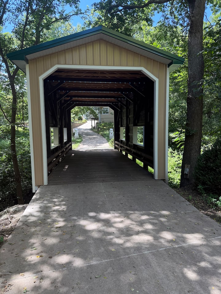The Covered Bridge Retreat - Sioux City, IA