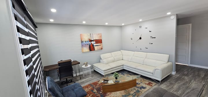 Spacious 3br Near Montreal + Parking • 6 Guests - Boucherville