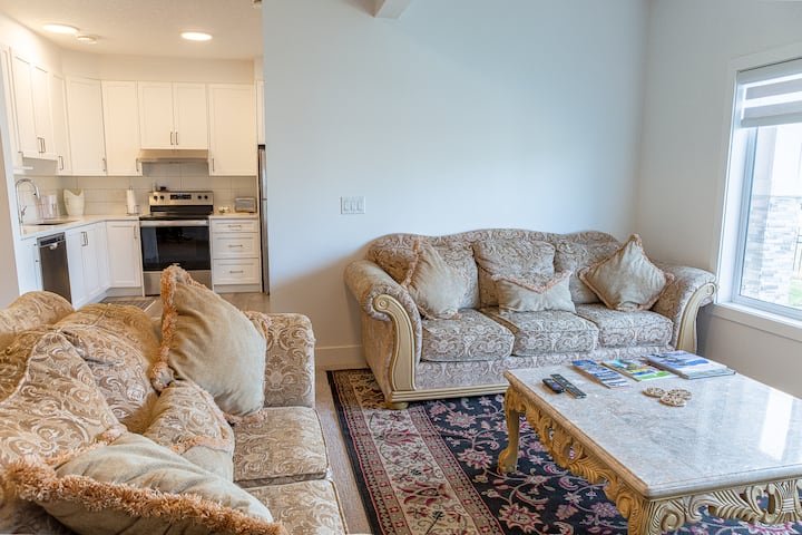 Bright Basement Suite Close To The Mountains - Cochrane