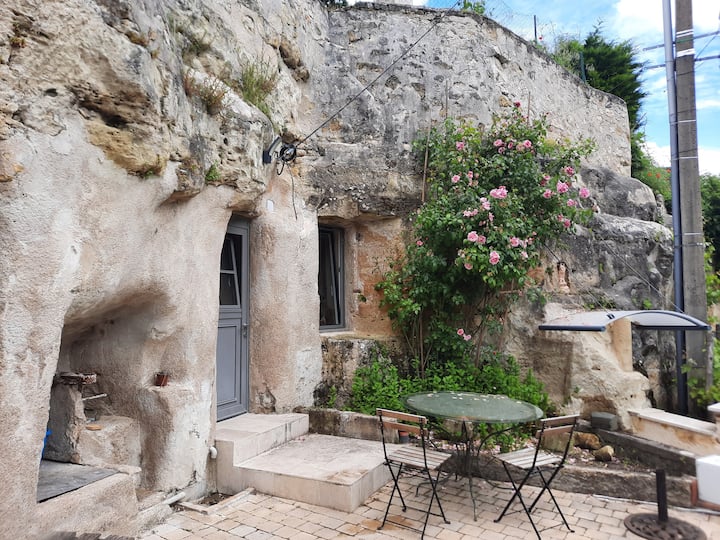 Troglo Mequelines Avec Jacuzzi - Centre-Val de Loire